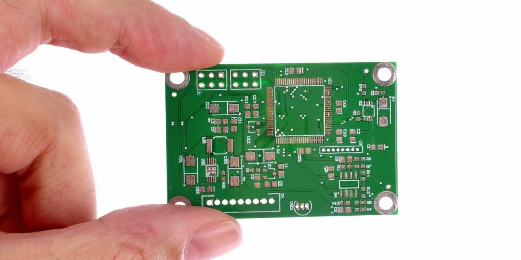 Réduire l’empreinte carbone des cartes électroniques